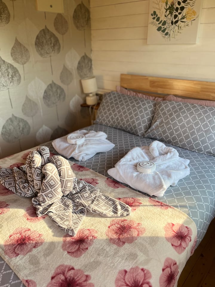 Ivy Rose Cabin With Private Hot Tub - Crackington Haven