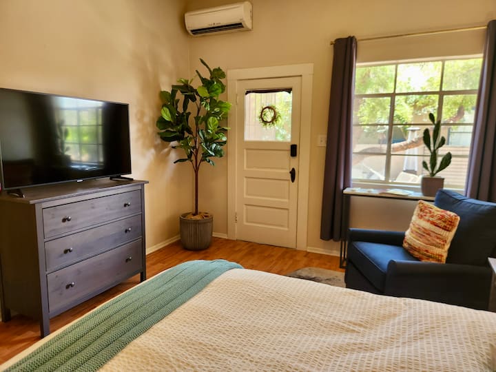 Downtown Charm: Historic Studio With Outdoor Oasis - Tucson, AZ