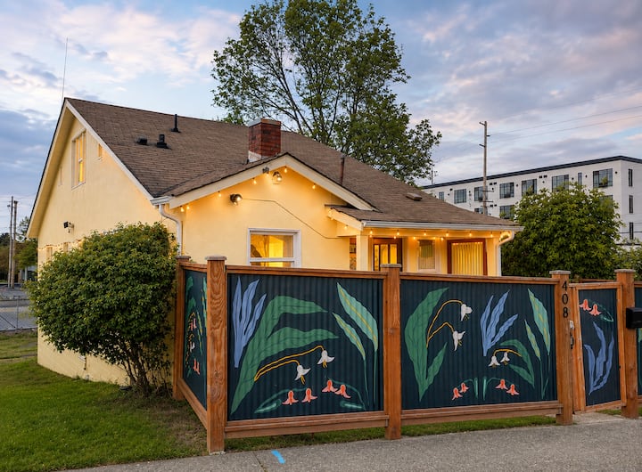 Downtown Delight! Walk To Coffee, Brews, Parks! - Olympia, WA
