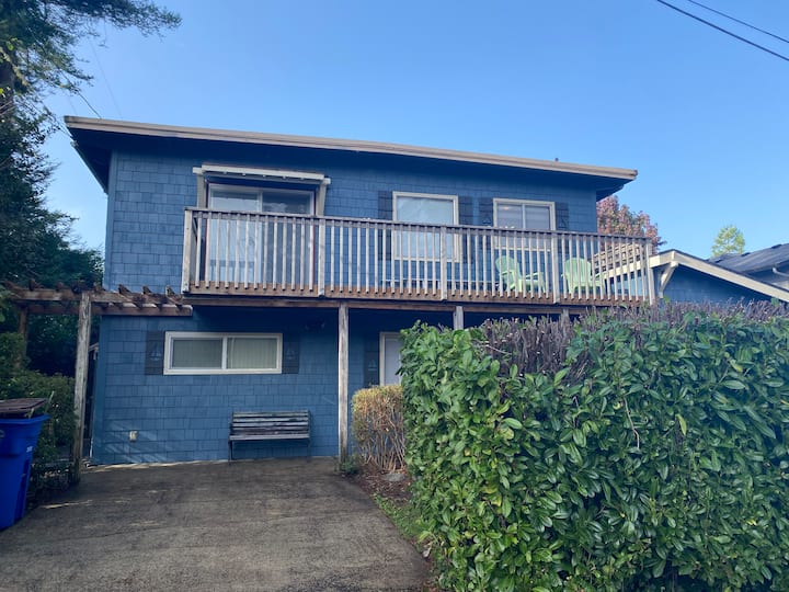 Sand Point Cottage Retreat - Lincoln City, OR