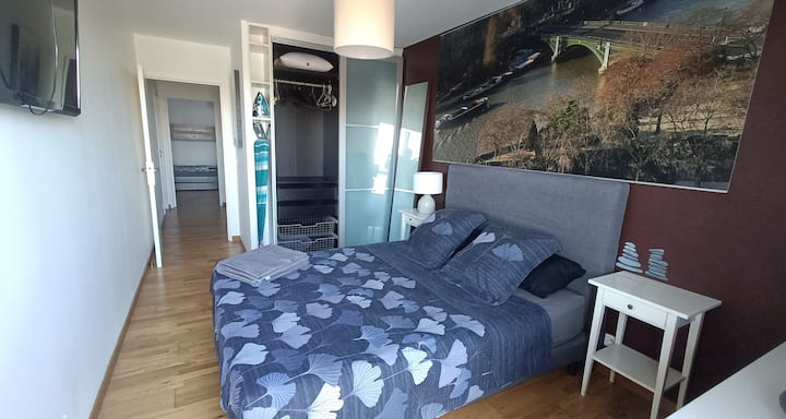 Paris / Apartment With 3 Bedrooms And 2 Bathrooms - Saint-Denis, France