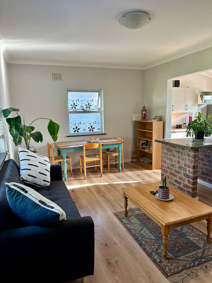 Spacious Cottage With A Private Garden - Somerset West