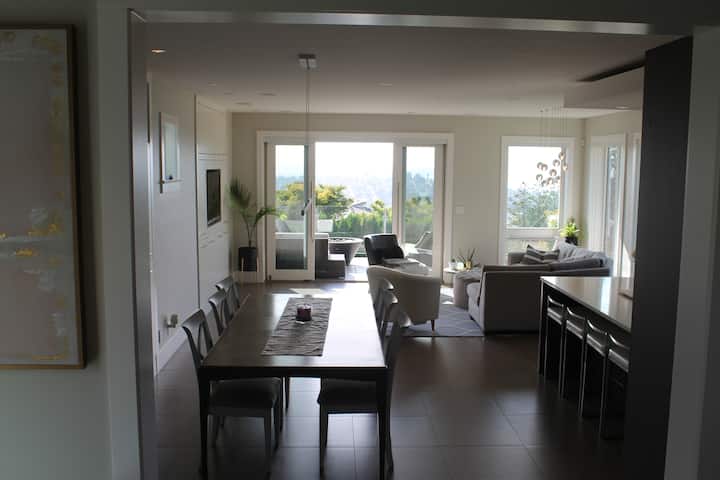 Capitol Hill House - Grouse Mountain