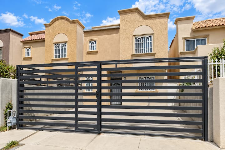 Entire House With Carport Near The Airport - Ciudad Juárez