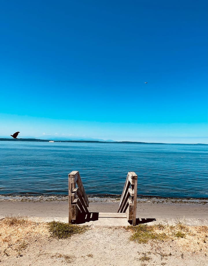 The Waterfront Gray On Alki Beach- Free Parking - Seattle, WA