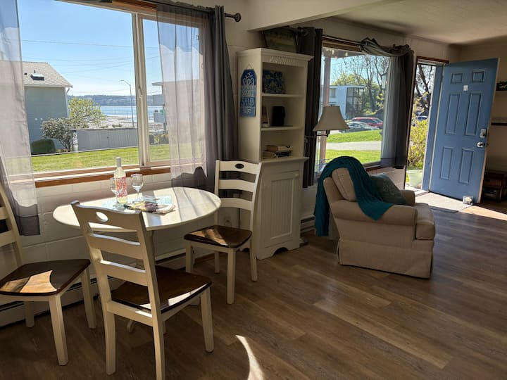 Seaside Harbor View*stroll Old Town*fun, Big Lawn* - Whidbey Island, WA