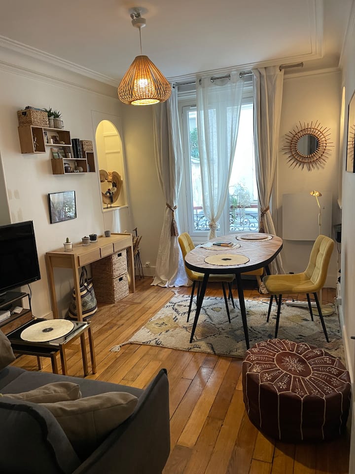 Charming Apartment In The Very Center - Paris