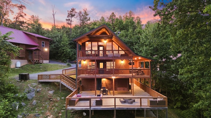 Sophie’s Hideaway In The Great Smoky Mountains - Gatlinburg, TN