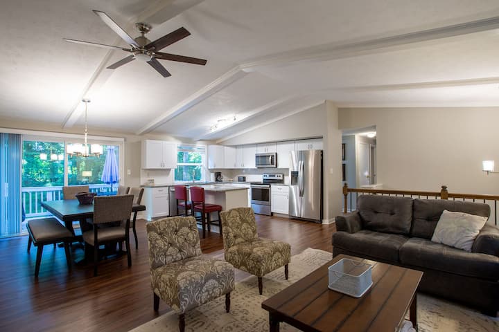 Stunning Lake Peachtree 4 Bed, Walk To Lake! - Peachtree City, GA