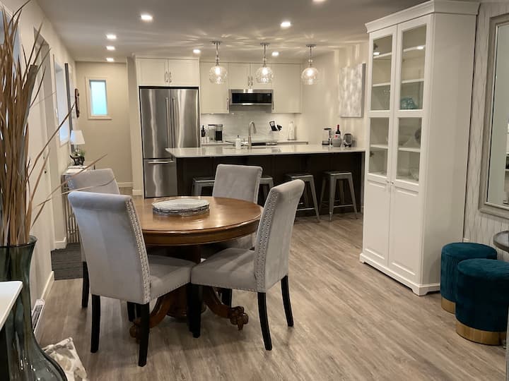 Hermosa Cedar Hill De Una Habitación, Cerca De Uvic - Victoria, Canadà