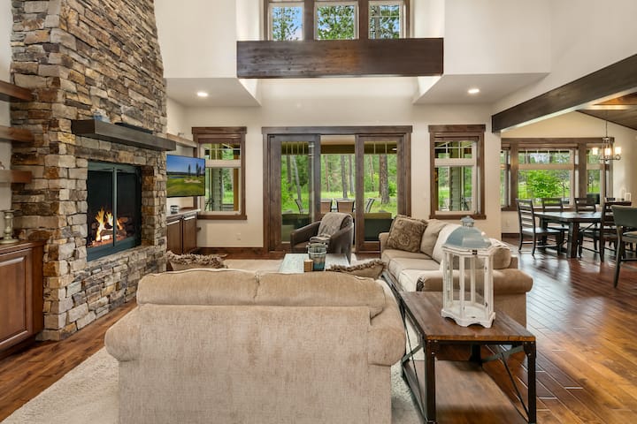 Great Value On The 17th Tee! Sunnyside Lodge | Hot - Roslyn, WA