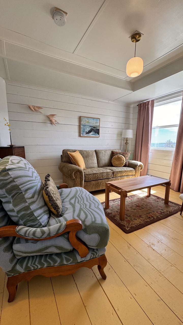 Tranquil Escape With Ocean Views From Every Window - Canada
