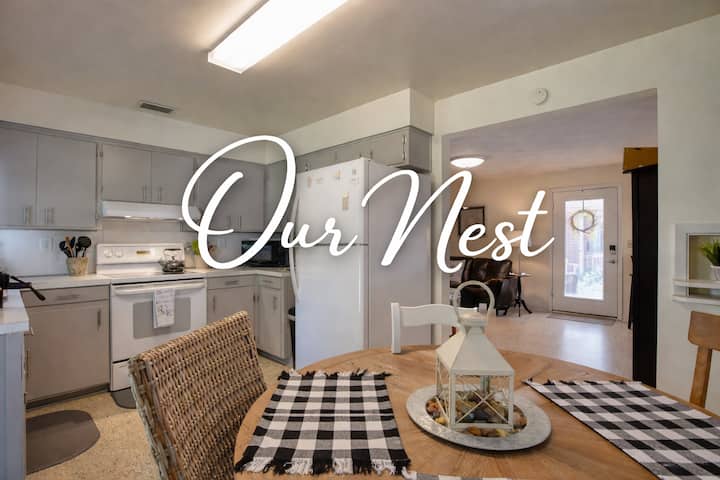 Our Nest | King Bed | Frank Lloyd Wright Campus - Lakeland, FL