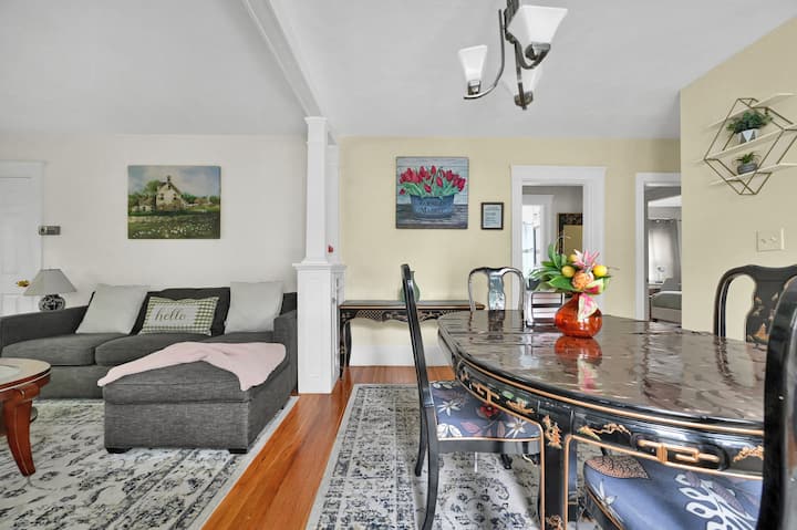 🌟East Watertown 2br /1 Ba/office Room Close Bos 🌟 - Waltham, MA