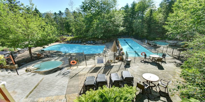 Sun Splashed 3 Bedroom Condo, Hot Tub, Sauna, Etc. - Mont-Tremblant