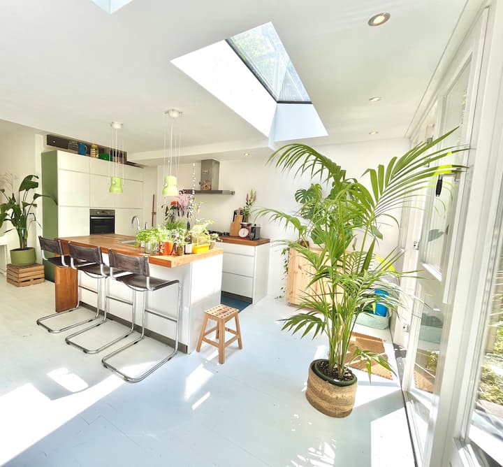 Spacious Apartment W/ Garden Close To Vondelpark - Amsterdam Airport Schiphol (AMS)