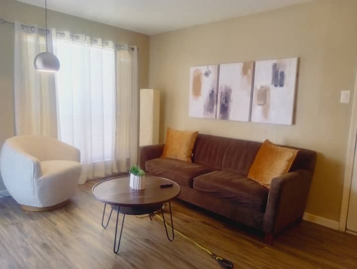 Petite Retreat - Plano, TX