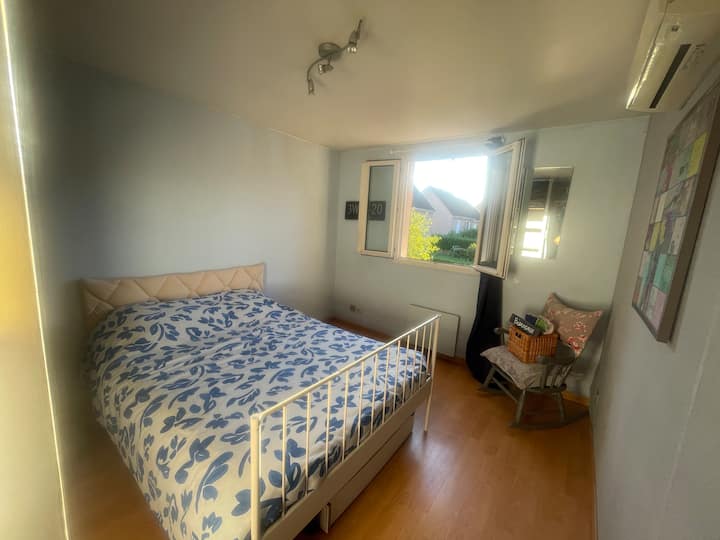 Chambre Dans Maison Avec Petit Déjeuner - Pontault-Combault