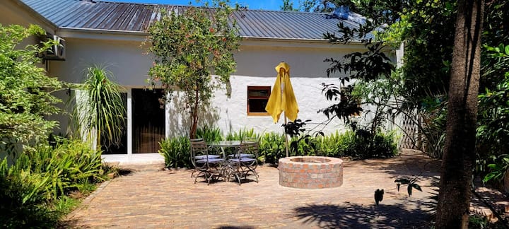 Secluded Apartment With A Large Patio. - Somerset West