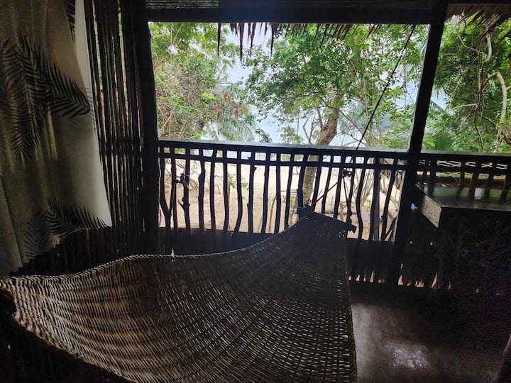 Beach Overlookìng Cabin1 - El Nido
