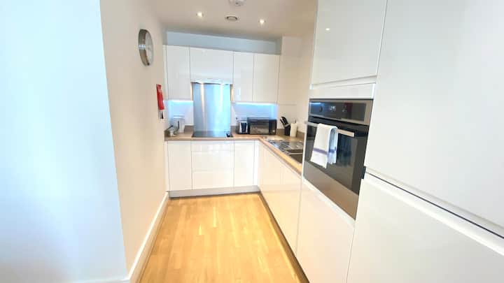 1 Bedroom Guildford Station View - Guildford, UK