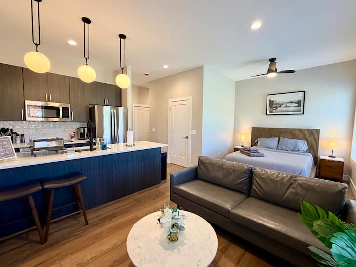 201 Grove Studio, Manchester Ave:near Forest Park - Saint-Louis, MO