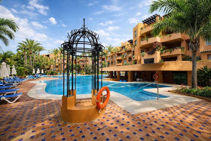 Luxury Golden Mile Stay Near Beach & Puente Romano - Marbella