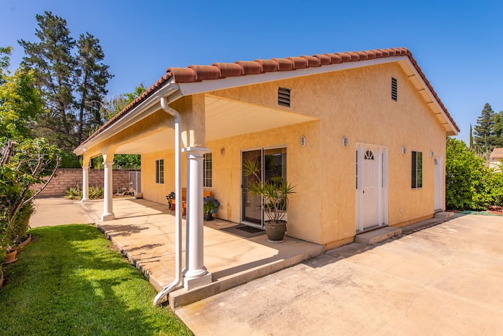 Beautiful Guesthouse.  Spacious 1,100 Sqft,  2+1. - Simi Valley, CA