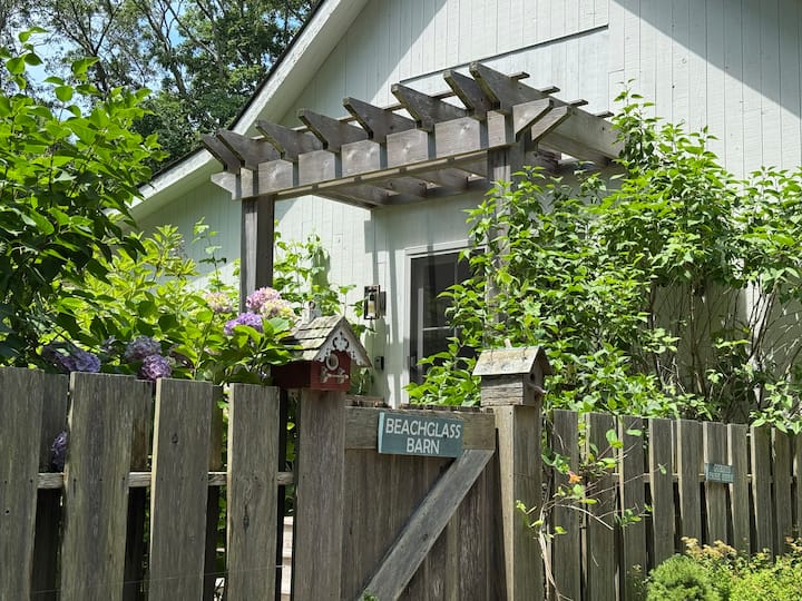 King Suite Private Pool&entrance 2 Baths
Fireplace - The Hamptons, NY