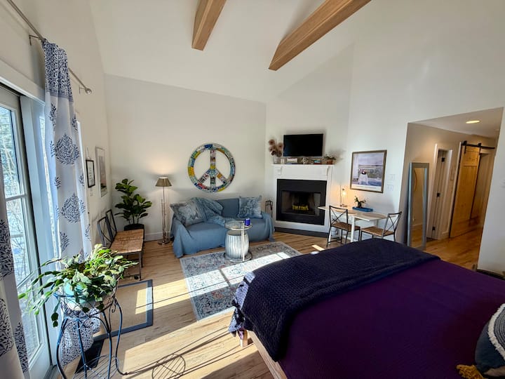 Private Central Cozy King Suite 2 Baths
Fireplace - The Hamptons, NY