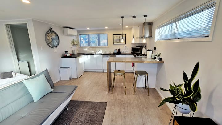 Self Contained Studio Flat Close To Mission Estate - ネーピア