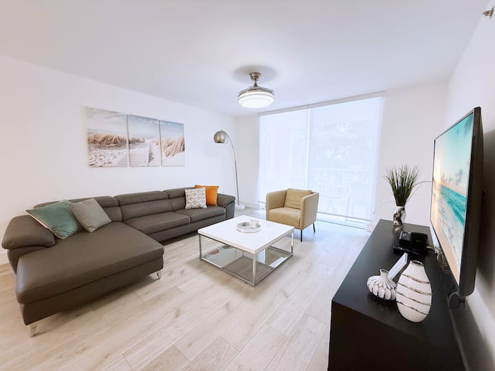 Fully Renovated/modern/spacious. Free-parking/wifi - Aventura, FL