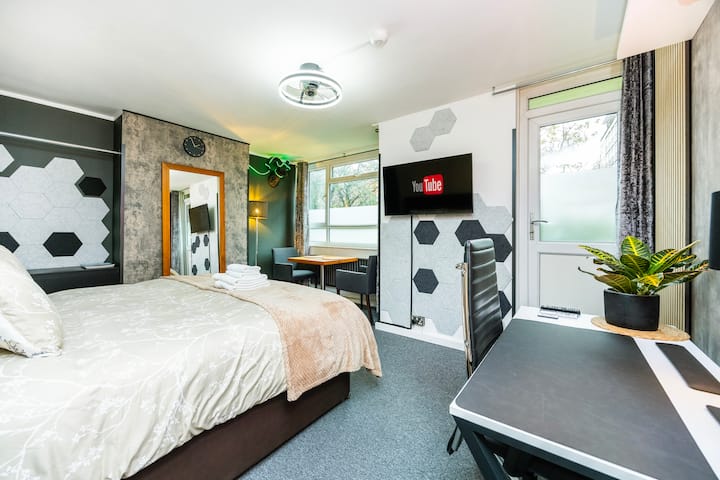 Stylish Patio Room • Old Street/shoreditch •Zone 1 - London