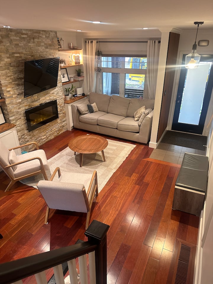 Modern Family Home In Bloor West Village/junction - Toronto, ON