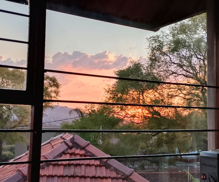 Emmarentia Upstairs Cottage - Magnificant Views - Johannesburg