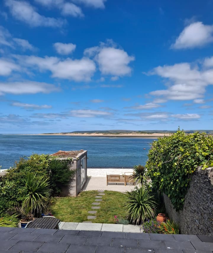 18th Century Fishing Cottage On The Water's Edge - 阿普爾多爾