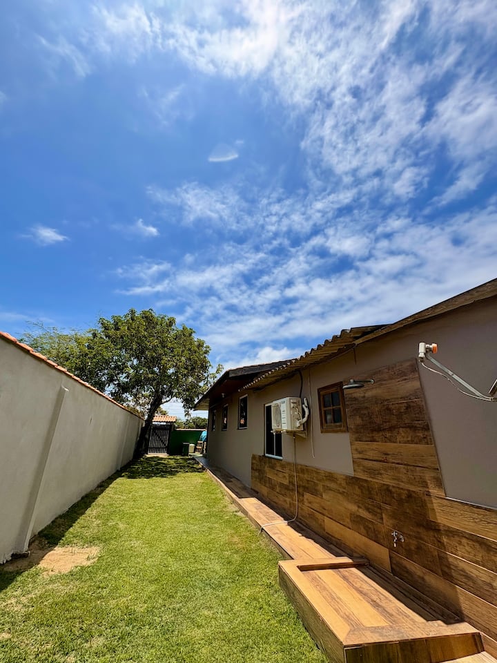 Suíte C/cozinha E Quintal
 Ar, óTima Localização - Ilha Grande