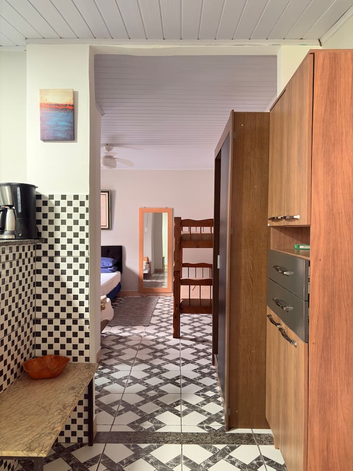 Suíte C/cozinha E Quintal
Ar, óTima Localização - Ilha Grande