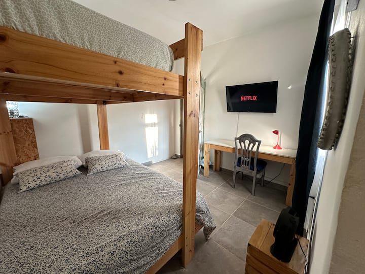 Habitación Grande Con Baño Compartid - Colombia