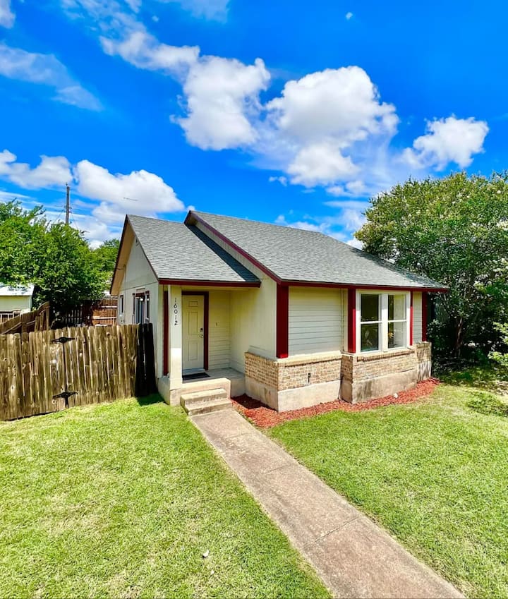 Stylish, Calm And Cozy 3 Br Home In Pflugerville. - Pflugerville, TX