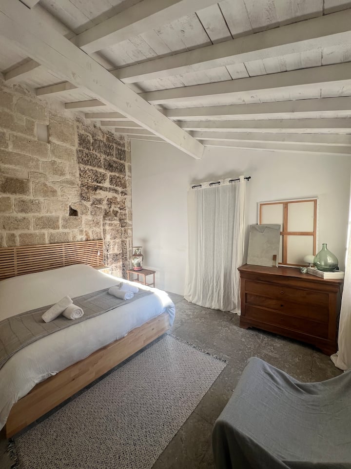 Place De La Canourgue • Charme Ancien & Lumière - Montpellier