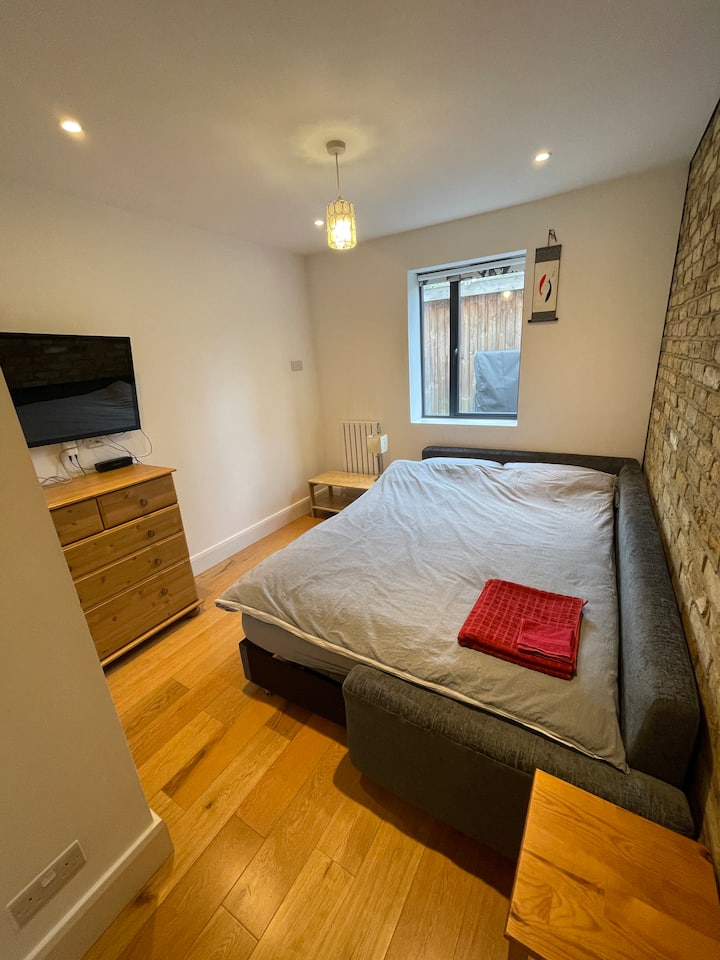 Quiet Double With Guest Bathroom In Finsbury Park - City of London