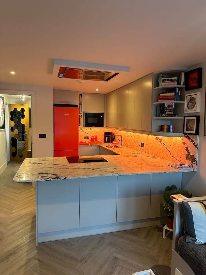 London Vauxhall - Excellent Option! - London