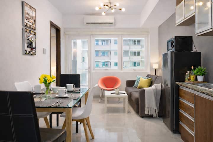 Bright & Spacious 1br Near Westin | Wfh + Pool - Pasig