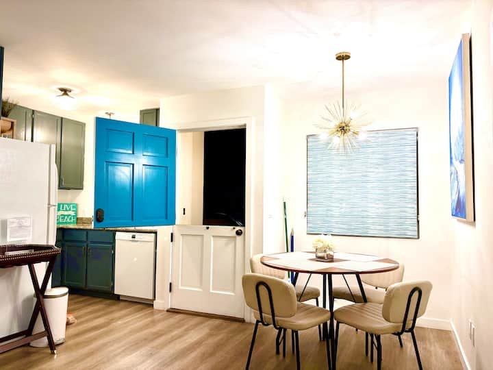 2bed 1 Bath A/c 1 Compact Parking Space - Newport Beach, CA