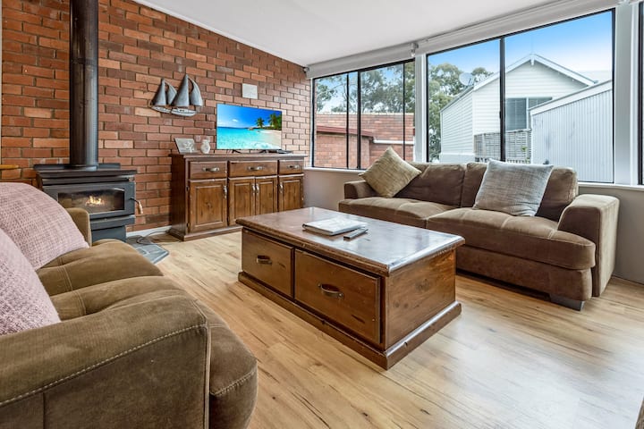 Above Sunset - 2br Unit Near Beach & Walk To Town - Bairnsdale