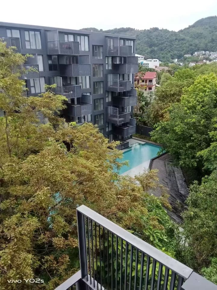 S芭东海滩,高层,视野好,无边泳池公寓,可做饭,距海滩500米,近江西冷酒吧街 - パトンビーチ