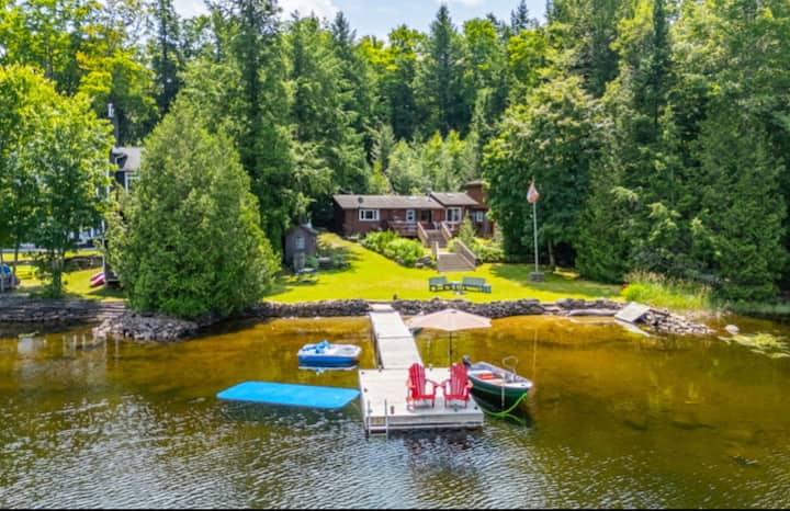 4 Bedroom Waterfront Cottage Located On Bob Lake - Kawartha Lakes