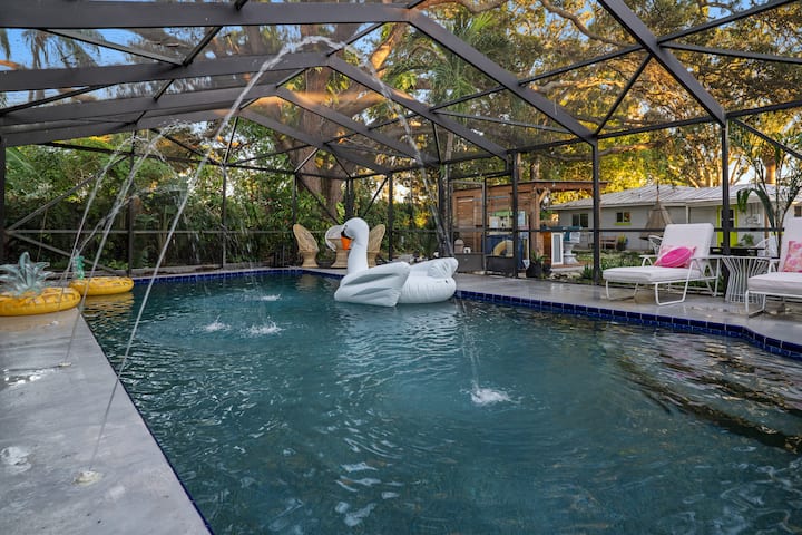 Heated Pool & Hot Tub | 10 Min To Beach & Dt - St. Petersburg, FL