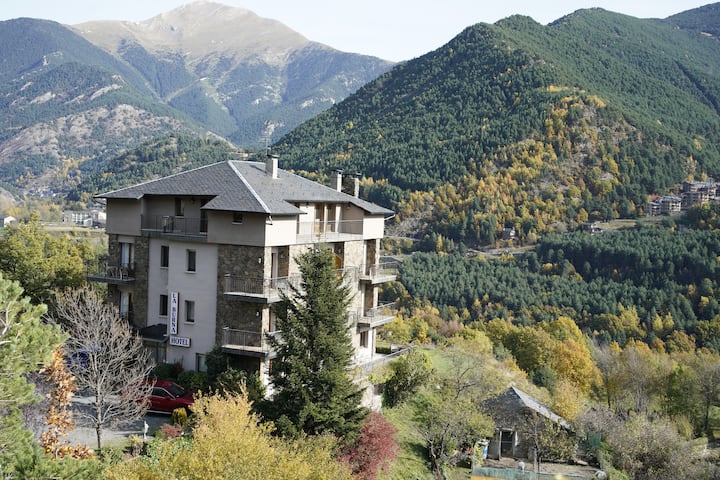 Habitación Doble 1 O 2 Camas Con Balcón - Andorra la Vieja